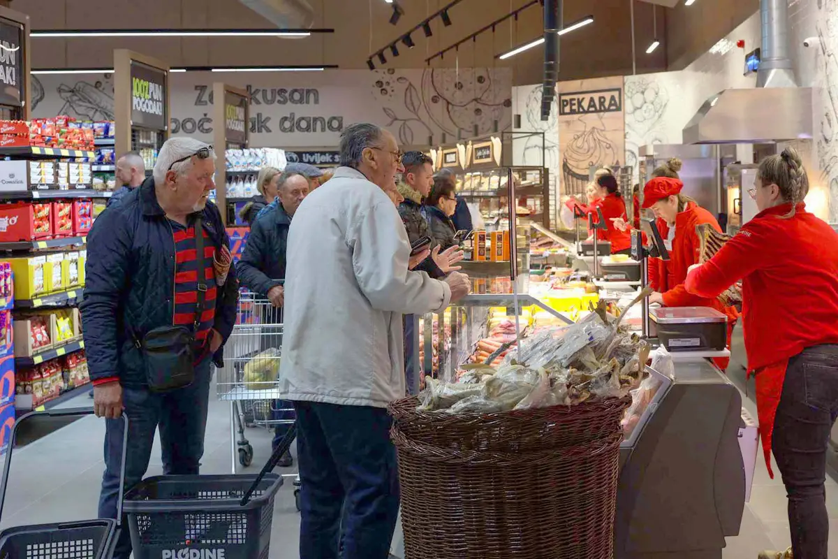 Poznati trgovački lanac osuđen jer je kupce varao akcijskim cijenama ... Poznati trgovački lanac osuđen jer je kupce varao akcijskim cijenama ...