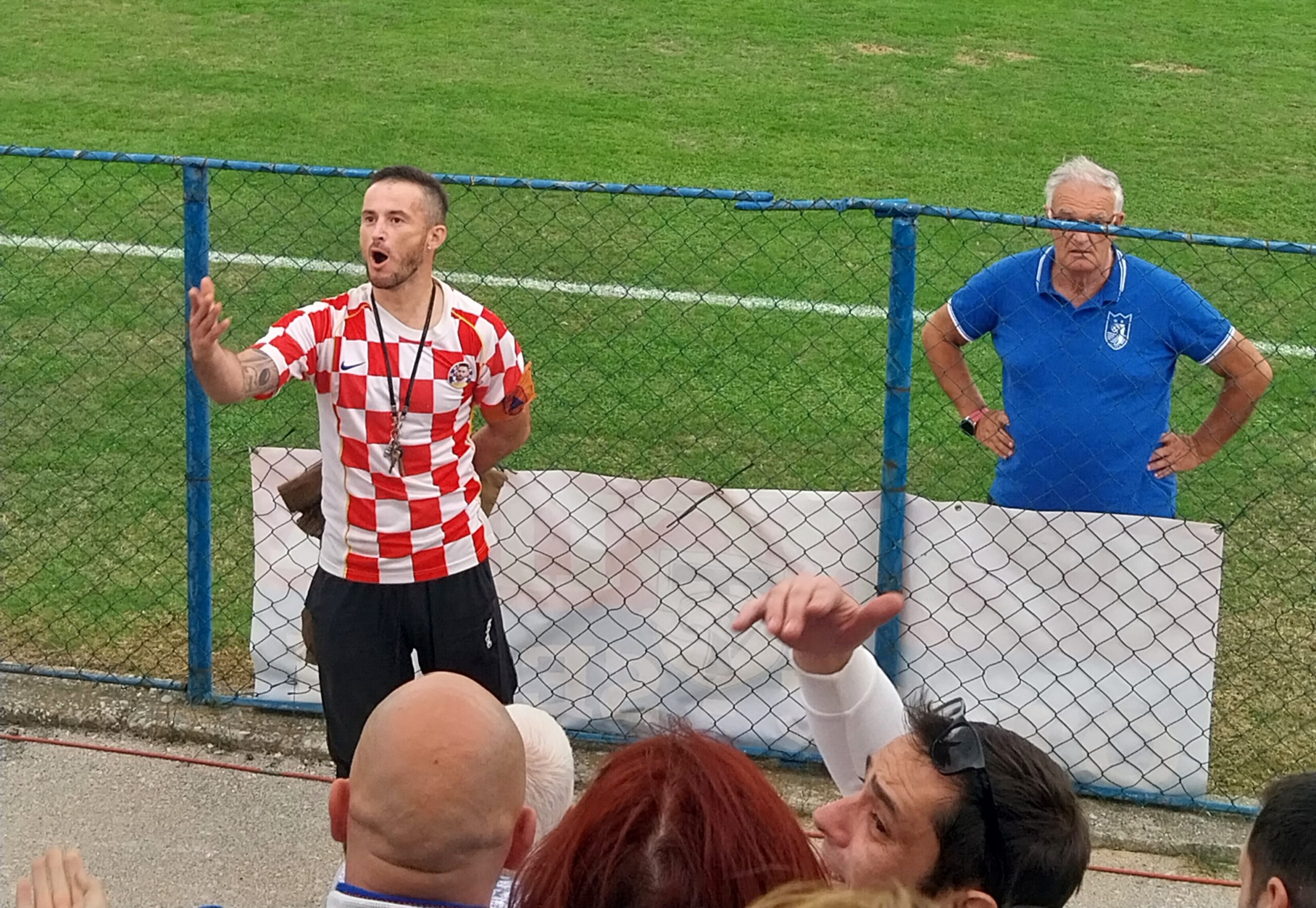 VELIK SI PRANJA Neobičan potez navijača: Prekrio grb HNS-a s likom ...