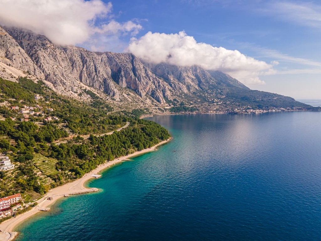 MONS ADRION, MONS SLAVORUM ILI BIOKOVO Planina s korijenom u moru, a ...