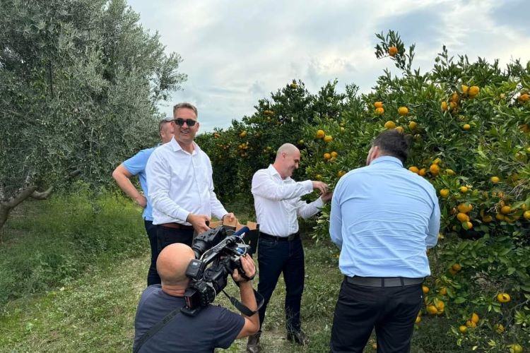 Ministar Dabro na radnom sastanku i obilasku proizvođača doline Neretve ...