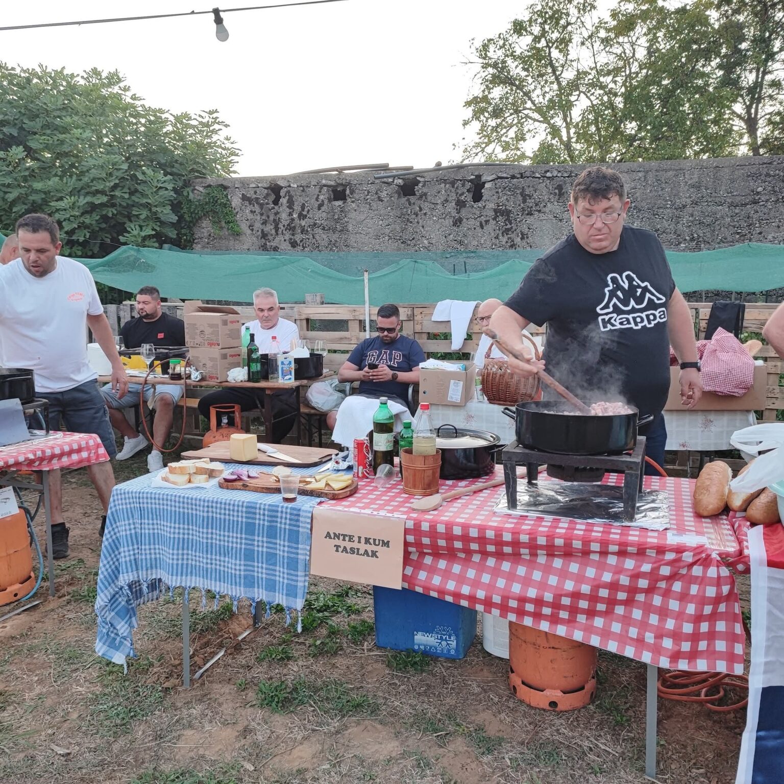 Ribarska večer u Dusini okupila mnoštvo posjetitelja – glazba, spiza i ...