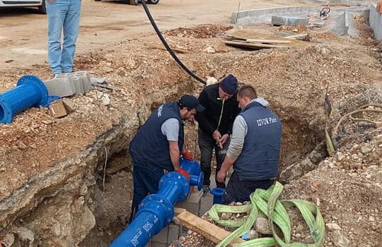 BEZ VODE GORNJI DIO GRADA Zbog kvara na glavnom cjevovodu, Izvorovci na terenu - Klik Ploče ...